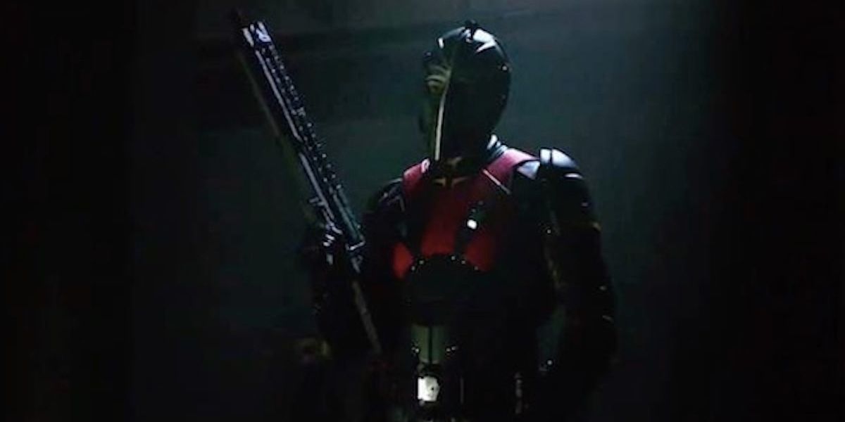 Arrow Star Responds To Wild Dog Costume Critics | Screen Rant